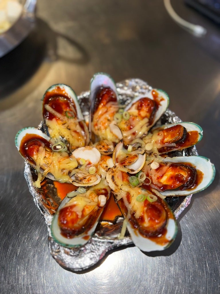 NEW! Spicy Mussels & Cheese [불치즈홍합찜] | Funny Funny